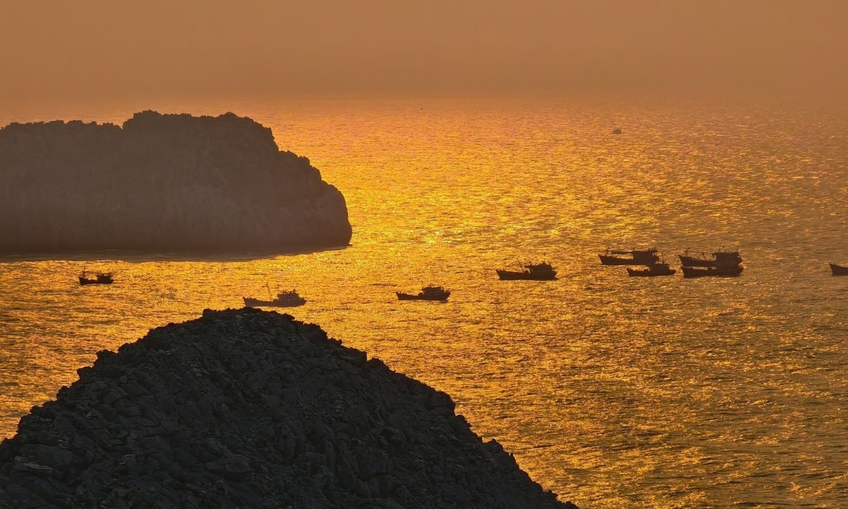 Long Châu Lighthouse